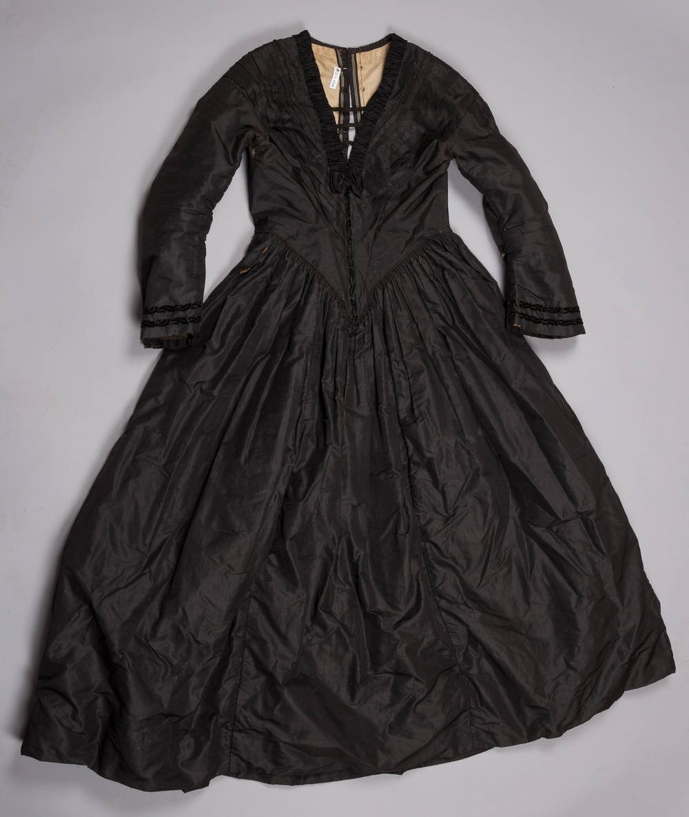 St. Catharines Museum Blogmourning-dress
